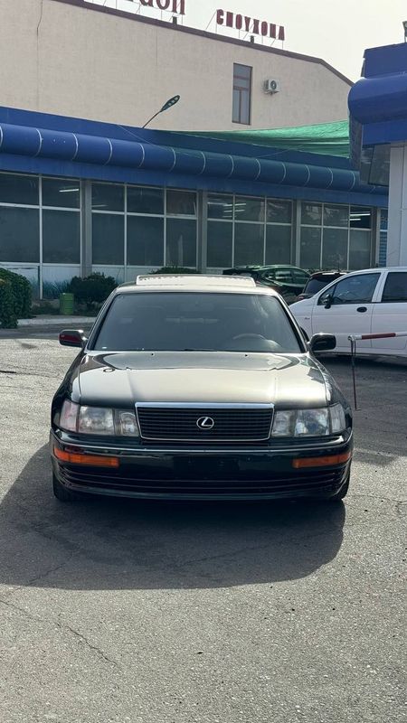 Продаю Lexus LS400