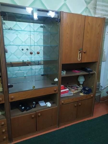 Продаётся Сервант в нормальном состоянии