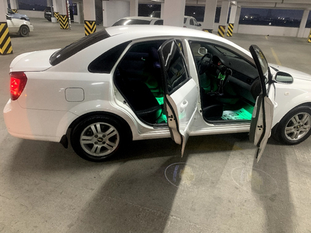 Lacetti 
Yili 2013 
Rangi oq 
Kraskasi  detalda bor oldi kapot orqa 2