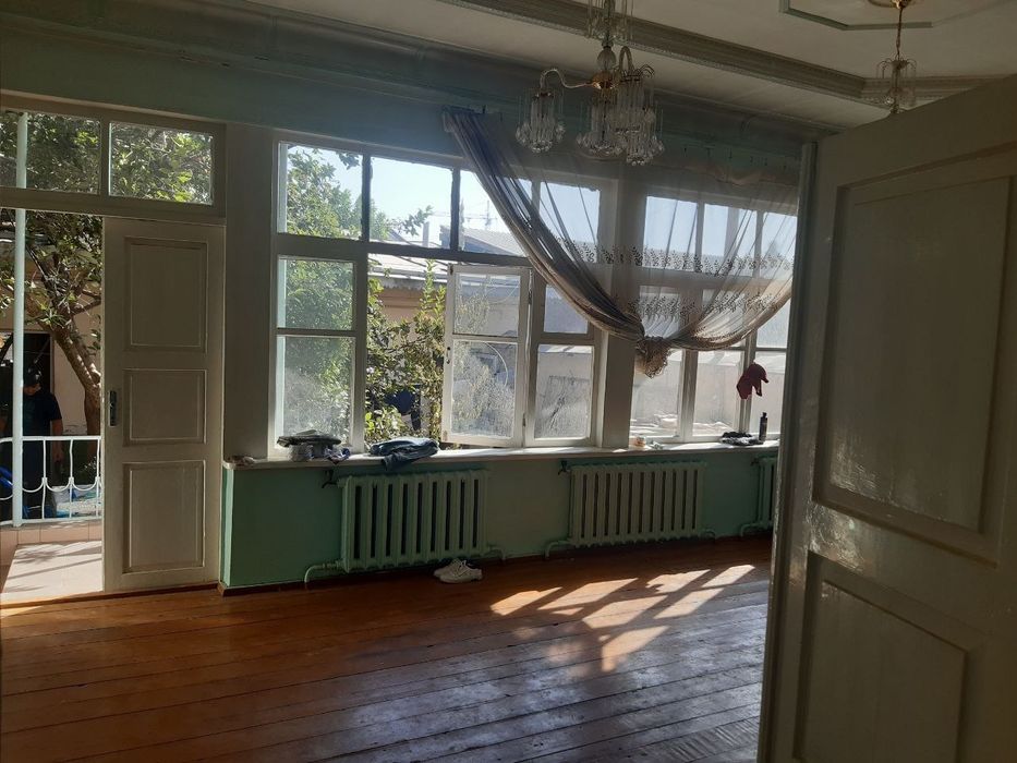 Жилой ДОМ общ. площадь 260м²  4 комнаты (большой огород]