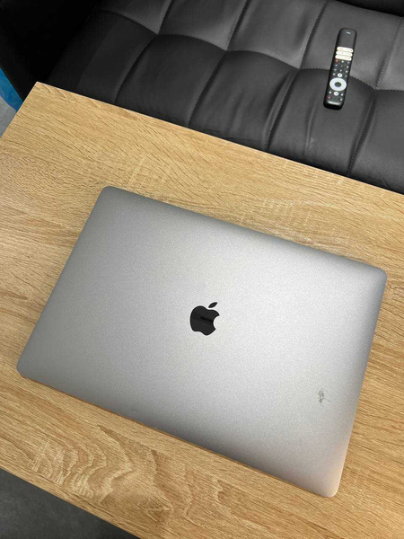 Продам MacBook Pro 2017 15-inch, Core-i7, 16GB OZU