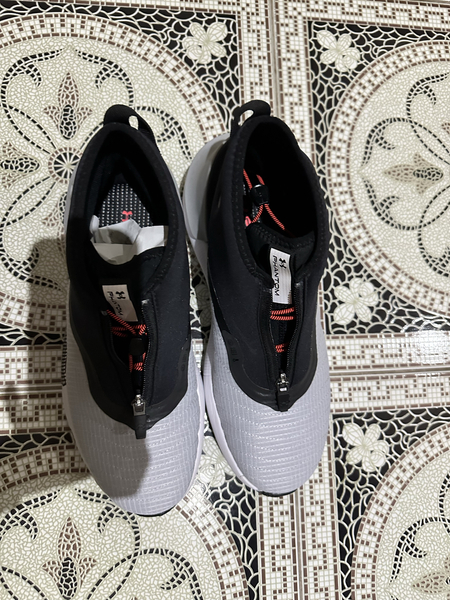 Брендовые кроссовки Under Armour