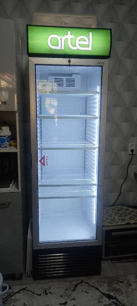 Marojni Xaladelnik .Vitrina Xaladelnik