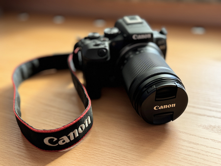Продаю Canon EOS R10, как новый!