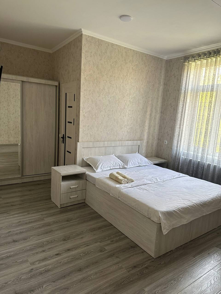 Hotel bez zaks qabul qilinadi