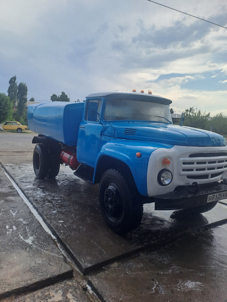 Зил водовоз сотилади