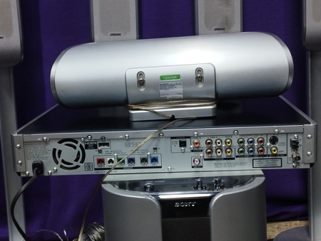 Домашний кинотеатр Sony DAV-FX900KW полностью рабочий.