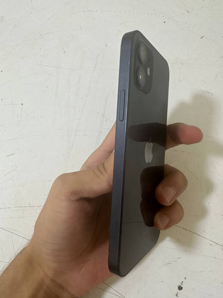 Iphone 12  qizil