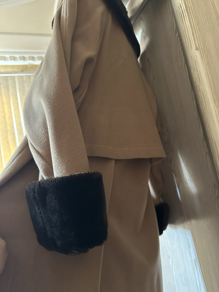 Натуральная женская пальто в идеальном состояние