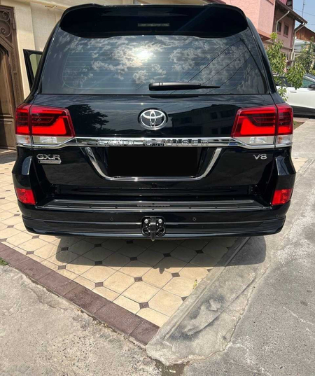 Toyota Land Cruiser 300 twin-turbo VX 2022 год