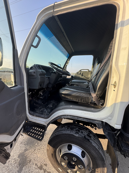 Isuzu 2008 srochna sotiladi