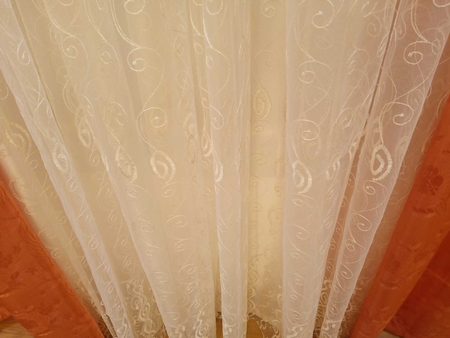 Новая готовая тюль 2шт по 4 м, со складками до 2м.Высота 2,5м.Цена 1шт