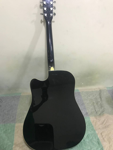Cord gitara sotiladi