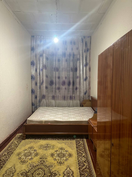 Яккасарой Бобур куча 2 хона 1 этаж. 350$