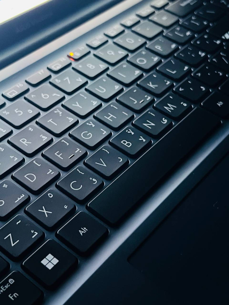 B/u Asus VivoBook Core i5 - 12500H. Juda ham Tiniq OLED ekran.