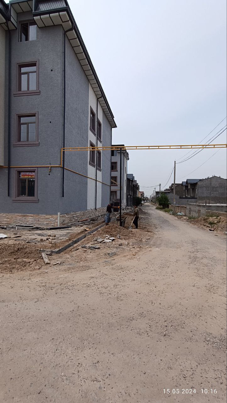 Jidda kafesini yonidagi duplex xonadon, 1 etajda joylashgan.