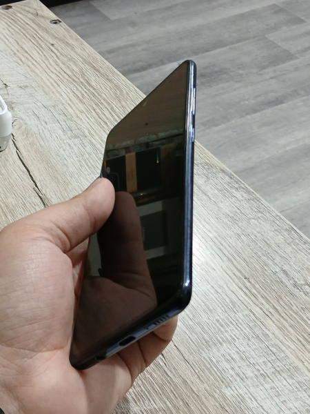 A51 64gb idial holatda qirilgan joyi yuq usta kurmagan