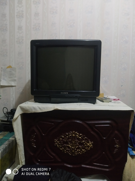 Телевизор рабочий sony + тюнер, dvd