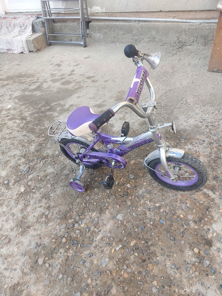 Bolalar velosipedi sotiladi