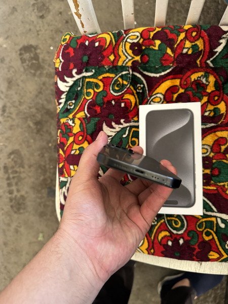 Iphone xr 15 pro  128 g korpusli karopka dak bor ideal holatda