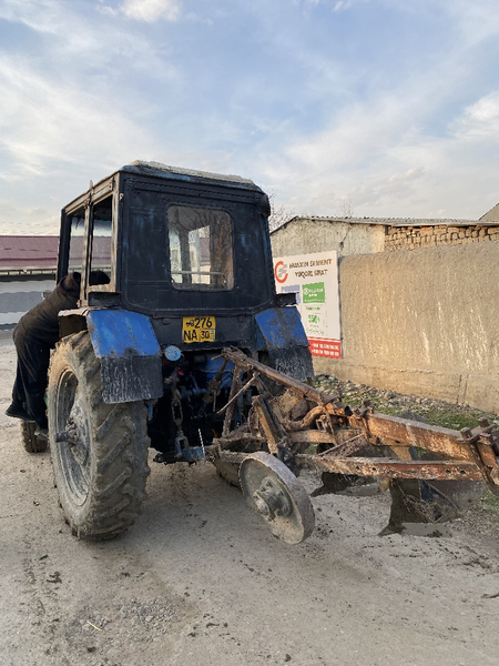 Traktor sotiladi