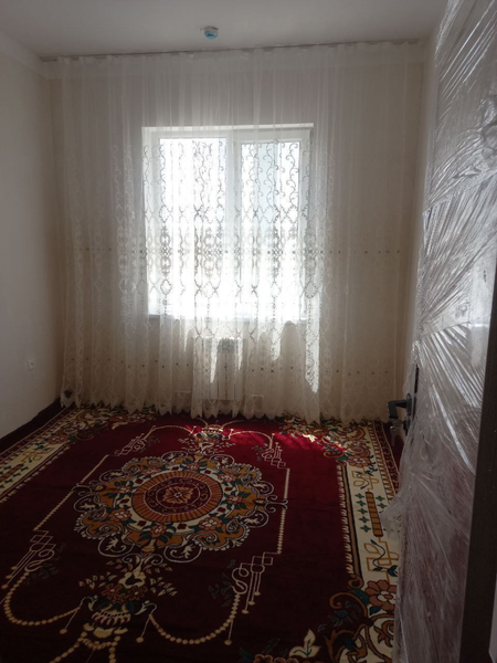 Navoi shahar 16 etajlik domdan 3 xonalik kv sotiladi