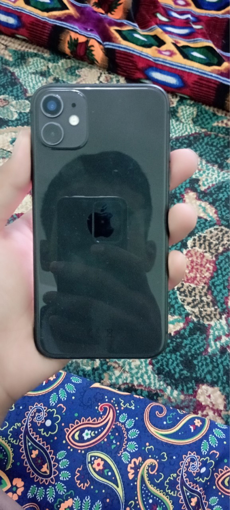 Iphone 11 yaxshi holatda sotiladi