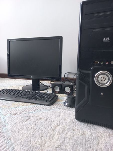 Компьютер LG с колонками, мышкой, клавиатурой