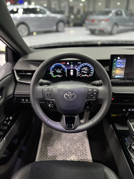 Toyota Camry Hybrid 2024
