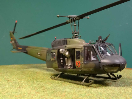 Сборная модель вертолета UH-1B «Ирокез» (1/48, Starfix). РЕДКОСТЬ!