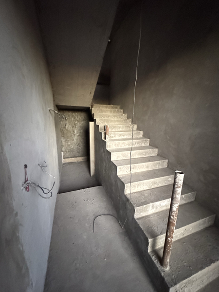 Uy sotiladi karopka holda 2 sotix 4+1 xona