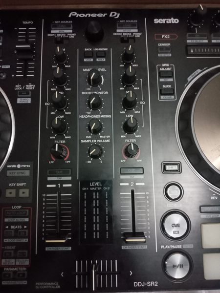 Pioneer DDJ SR2 DJ Контролер апарат