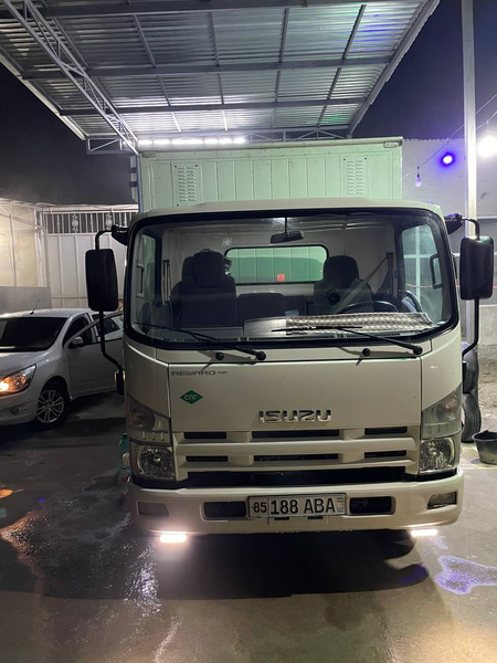 ISUZU SOTILADI yili 2022.Qolgan ma\\\'lumotlarni telda tushintiramiz