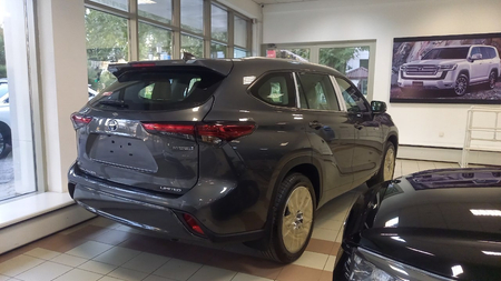Toyota Highlander Hybrid Наличии 2023 год