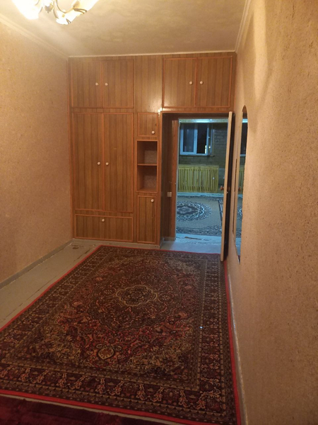 Сдаётся квартира 2/4/4 на массиве Феруза,  Таксопарк. 378 детский сад
