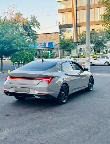 Hyundai Elantra 2022 йил