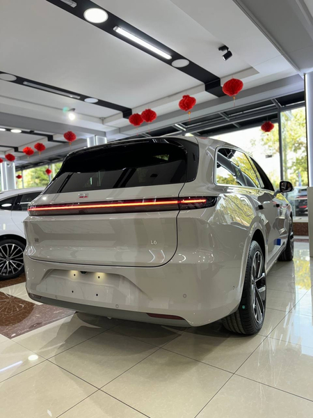 Lixiang L6 max gibrid nalichida