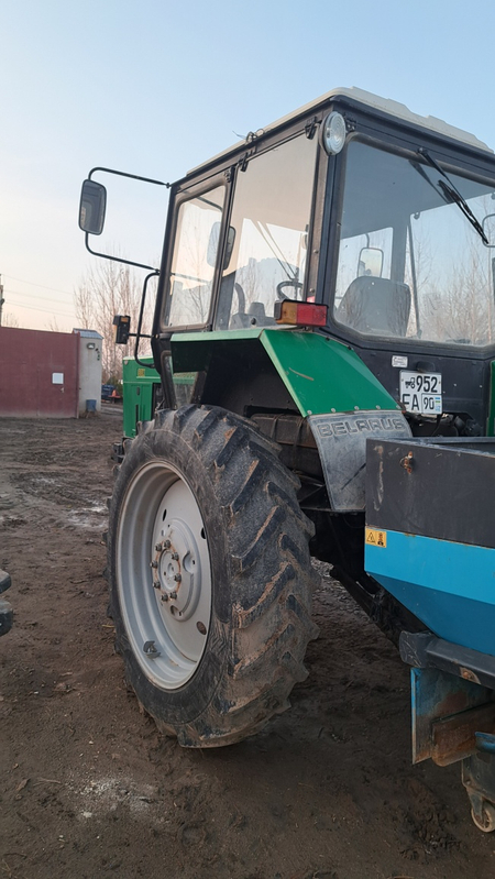 Traktor MTZ 80 Sotiladi. Narxi 260 mln