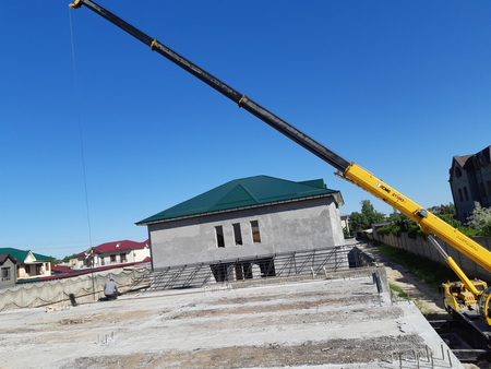 Avto kran 30 t xizmati