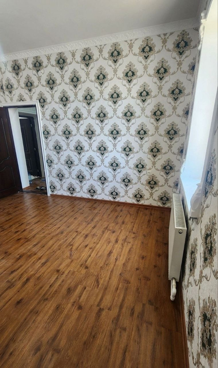 1 xonali kvartira sotiladi