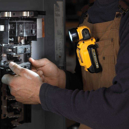 Аккумуляторный фонарь DeWALT DCL510