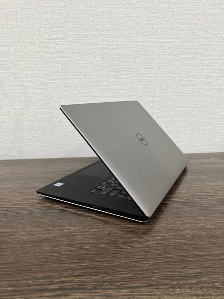 Ноутбук dell использовал 1 год
