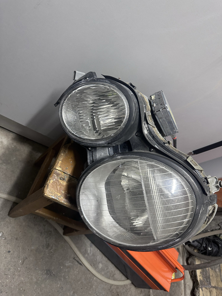 Mercedes-Benz w210 Fara ksino