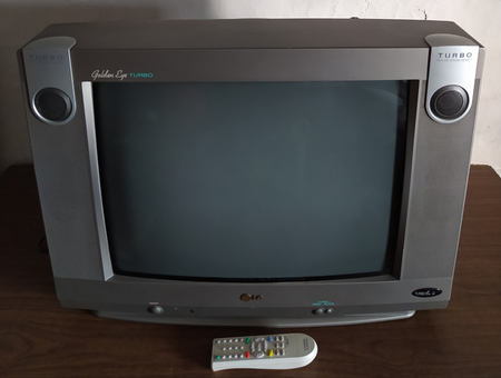 Продается телевизор LG CF21S31KE