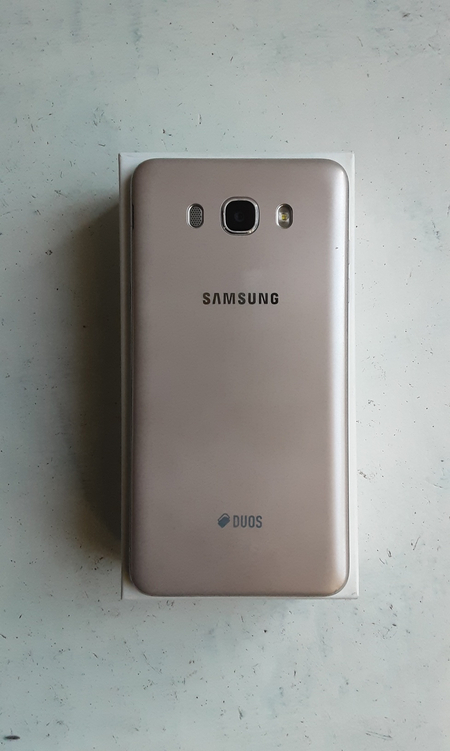Samsung Galaxy J7
