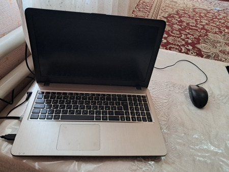 Ноутбук DELL Holati zor.  DDR4 4/500 CELERON N4000.