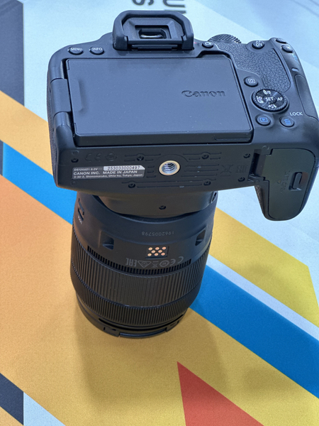 Canon EOS 850D Kit 18-135mm USM