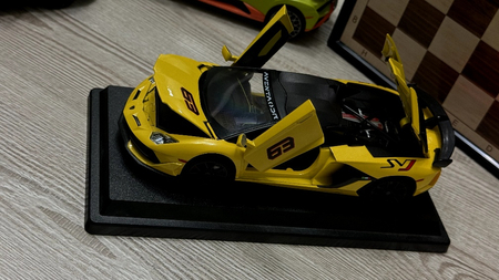 Lamborghini Aventador SVJ original 1:24