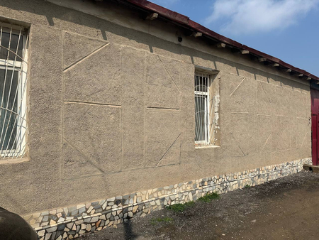 8 sotix hovli, Navoiy shahar baraxolka bozor yonida,