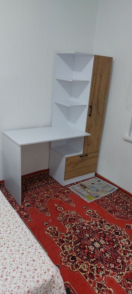 Письменный стол со шкафом.